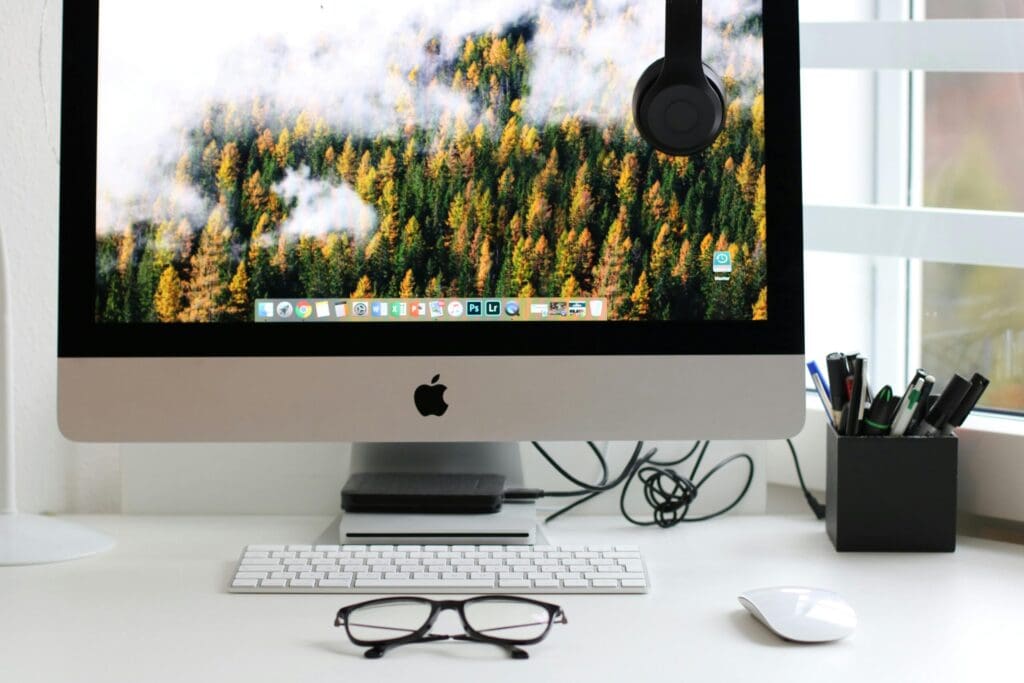10 Awesome Ways to Customize Your Desktop Layout - Illini Tech Services
